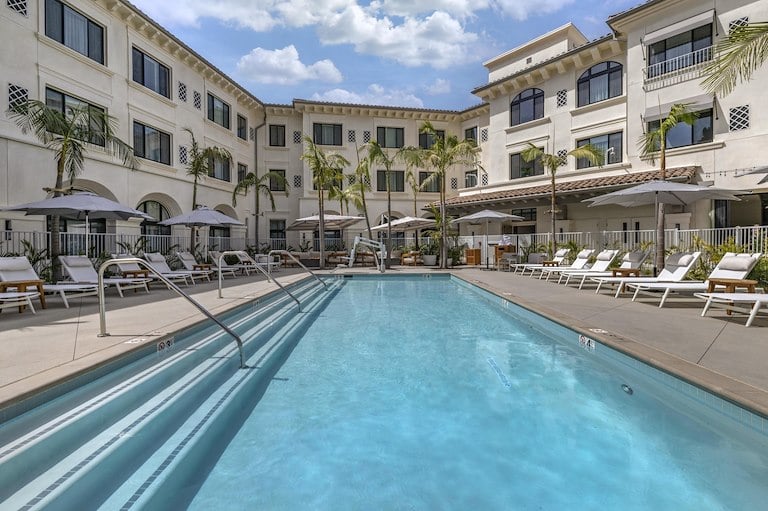 Calabasas, CA Hotel Accommodations | Cambria Hotel Calabasas